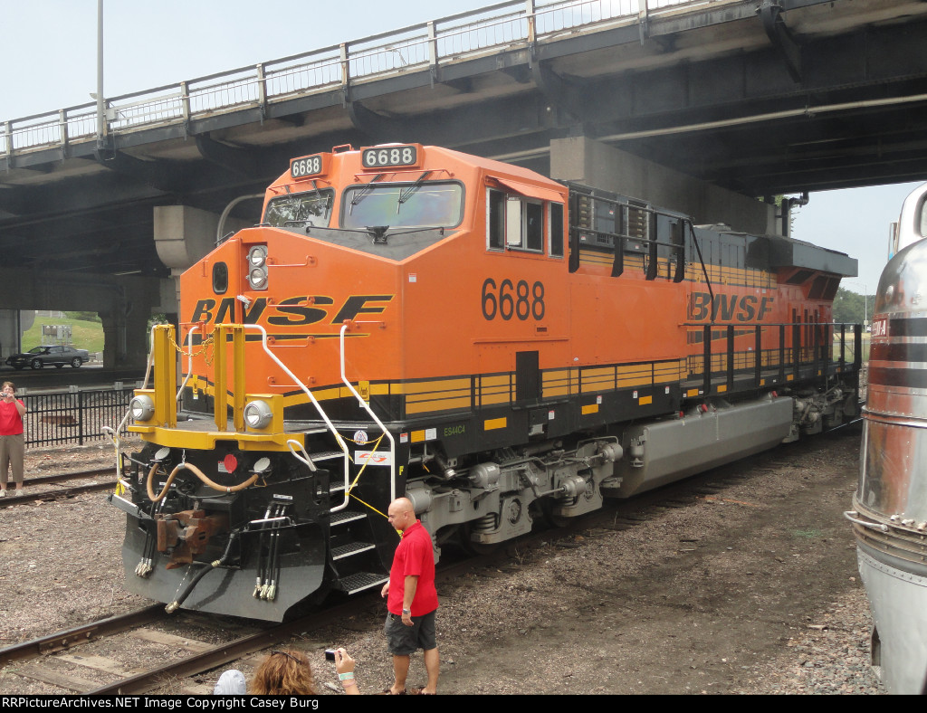 BNSF 6688